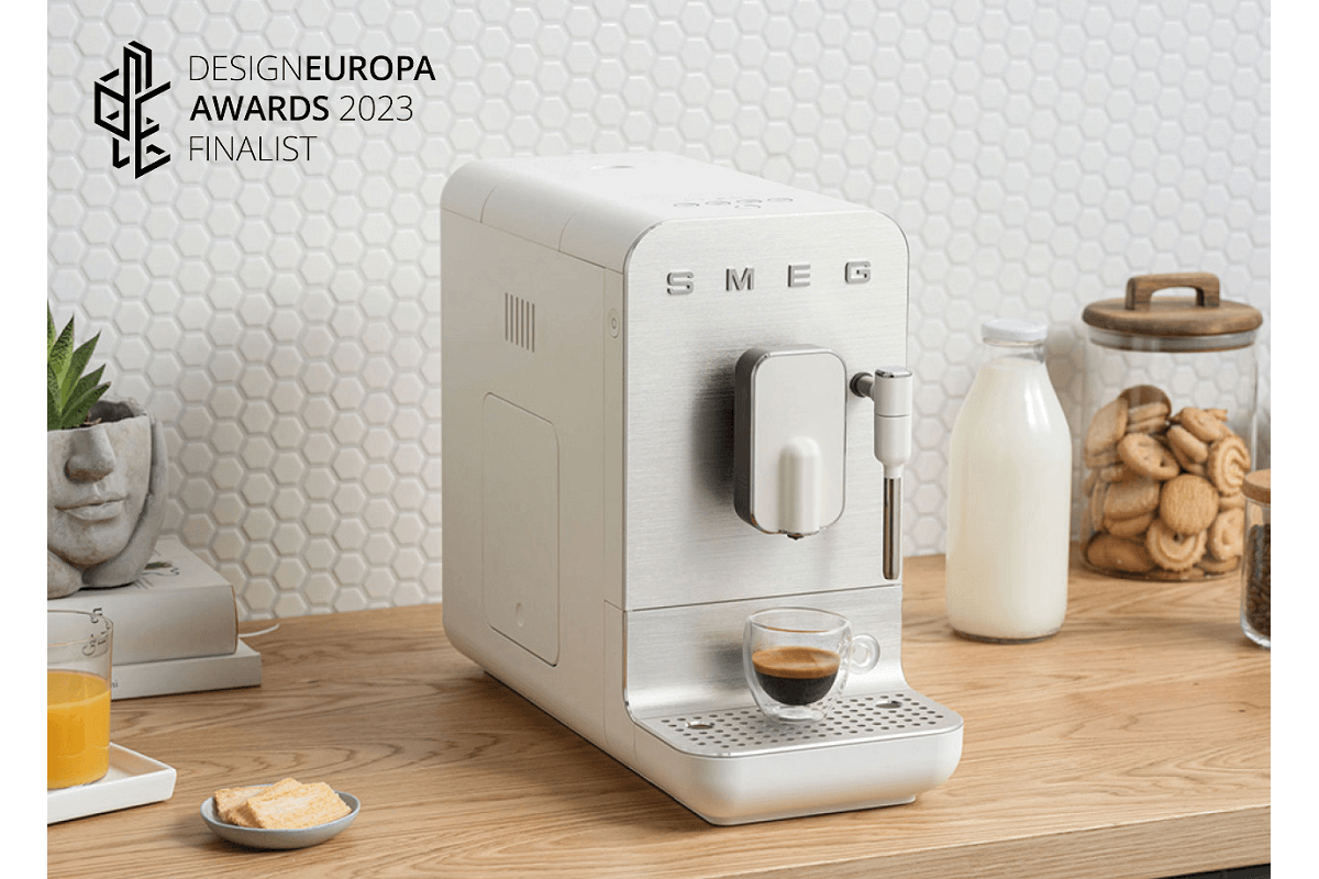 La máquina de café automática BCC de Smeg, finalista en los Premios ...